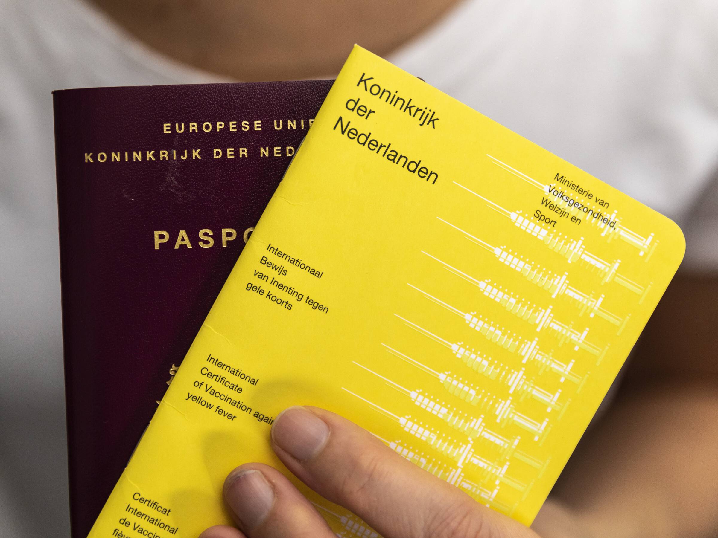 Order the vaccination booklet - Corporate Travel Clinic